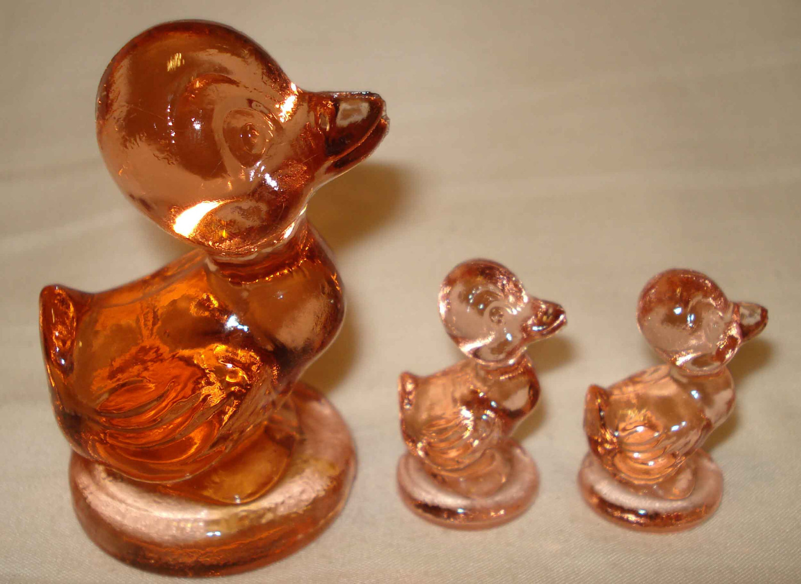 Vntg Boyd Art Glass Light Rose Pink Debbie Duck & Ducklings Figurine ...