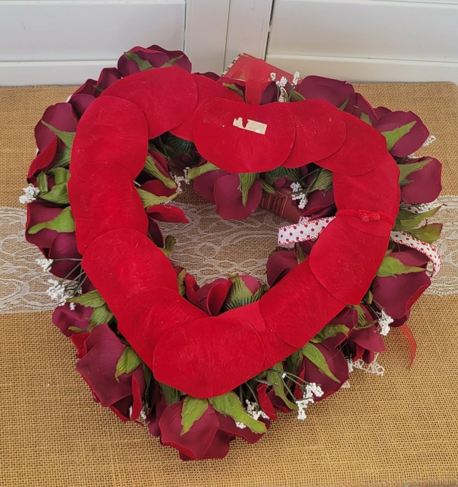 Upcycled VTG Red Velvet Roses Heart Shaped Valentine's Day Wreath White ...