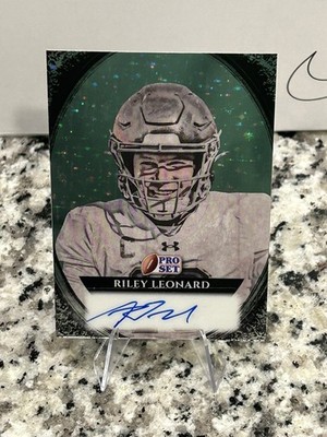 RILEY LEONARD 2025 LEAF PRO SET PORTRAITS SIGNATURE AUTO /10 🔥 | eBay