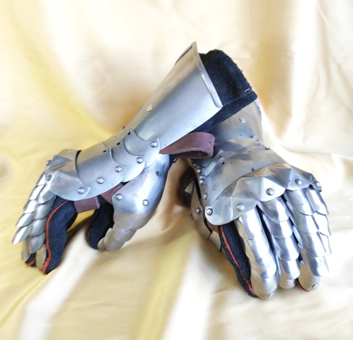 Medieval Knight Gauntlet Templet 1,000+ Knight Gauntlet Stock Photos,