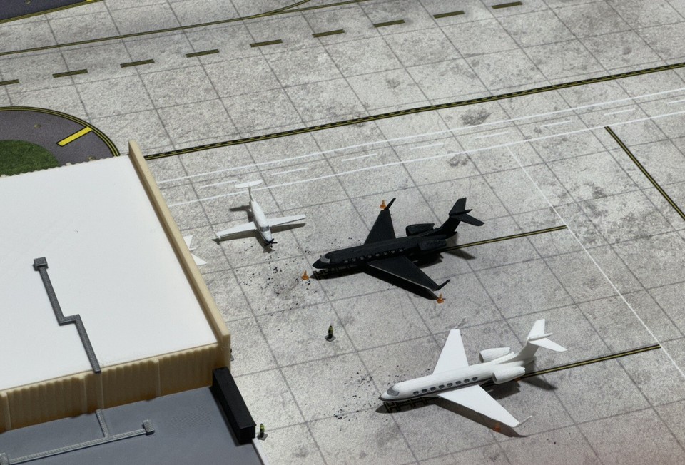 Jetset Models 1:400 Scale Gulfstream G650er x2 Pack (x1 BLACKOUT x1 ...