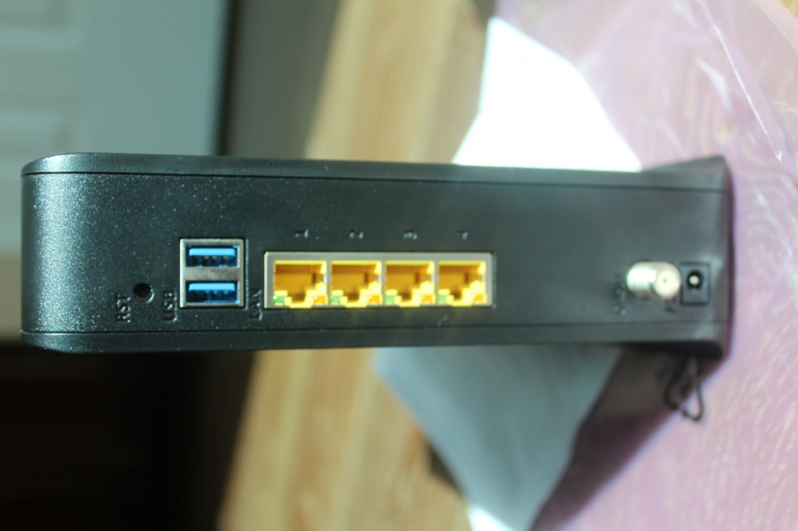 NEW SMC Networks D3G1604W-033-NA Cable Modem DOCSIS 3.0 Wireless ...