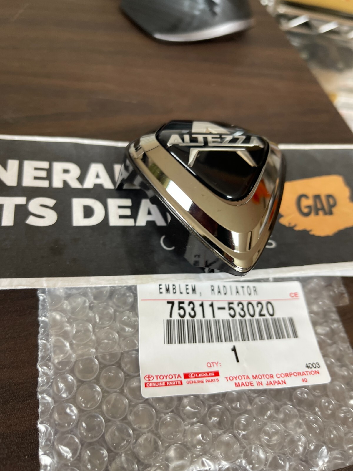 Genuine TOYOTA Altezza SXE10 Lexus IS200 IS300 Front Grill Black Emblem ...