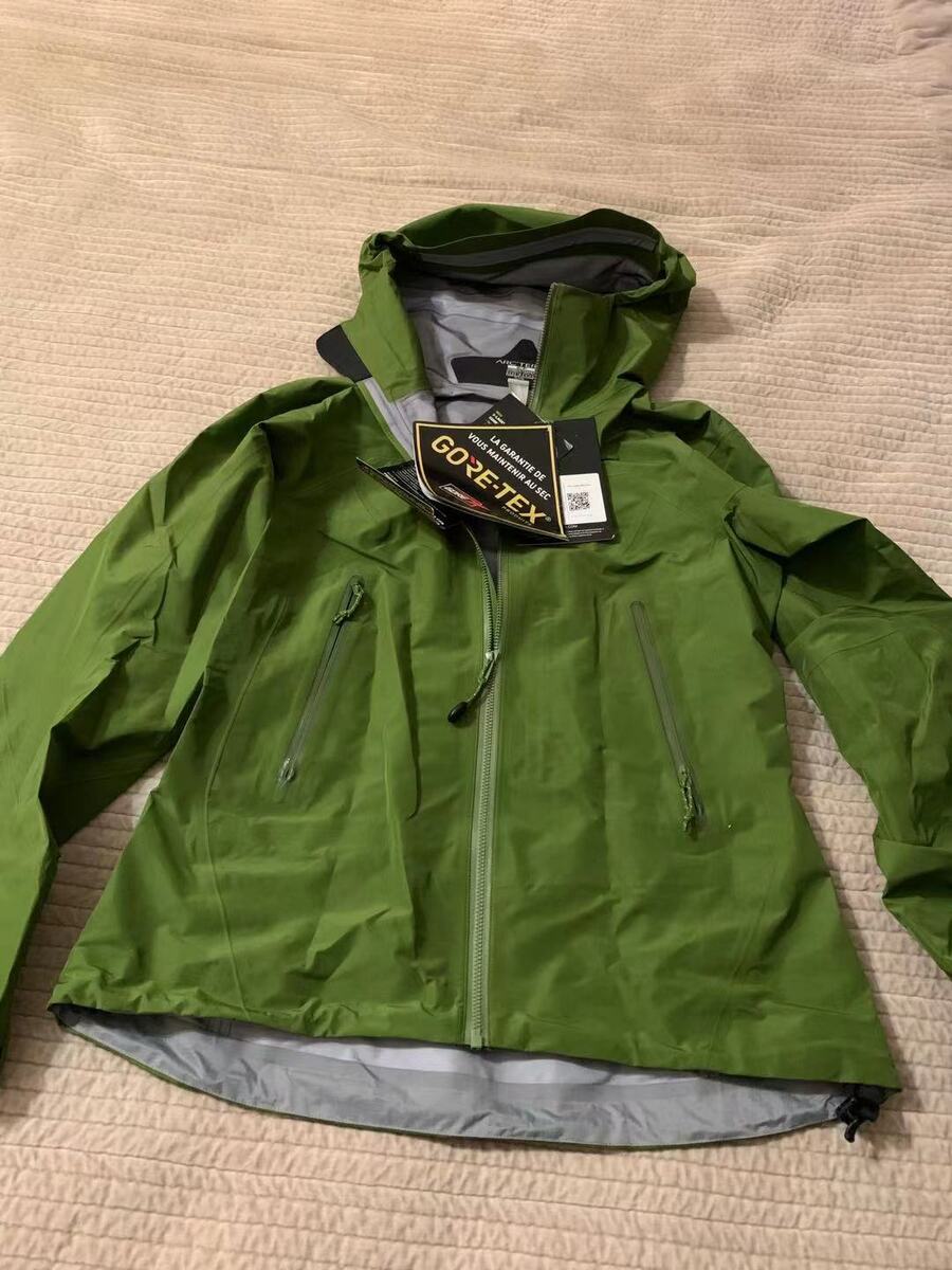NWT Arcteryx Womens Zeta LT Waterproof Jacket ~SIZE:S NWT Arcteryx Womens Zeta LT Waterproof Jacket ~SIZE:S