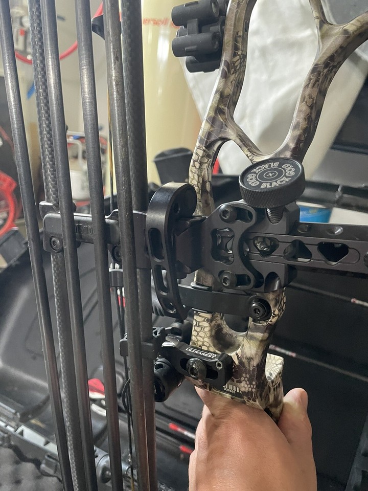 NEW Bowtech BT-X BTX RH Archery Compound Bow Black Out 70lb 27-31" AA-31 Hunting | eBay