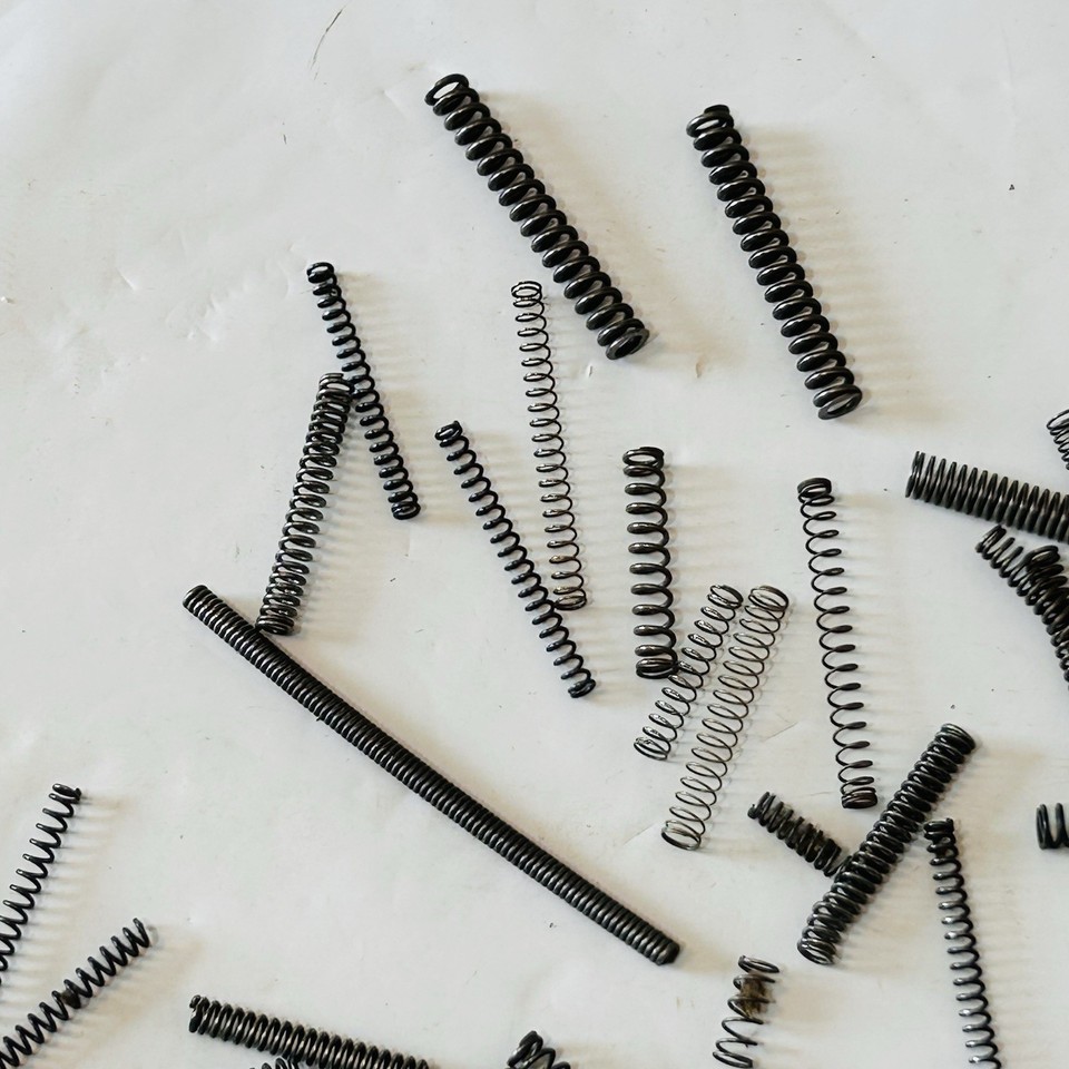 Lot of 40 Small Thin .5-2” Sewing Machine Compression Coil Springs ...