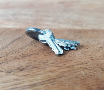 Monopoly City Hasbro Replacement Token KEYS KEY RING Pewter Charm Parts ...