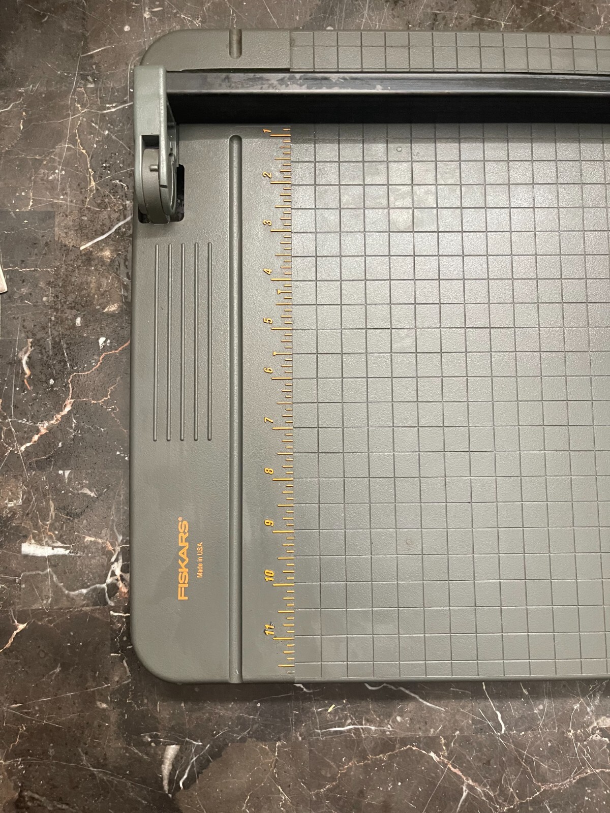 FISKARS Desktop Cutting Board Paper Rotary Cutter 12" TableTop w ...