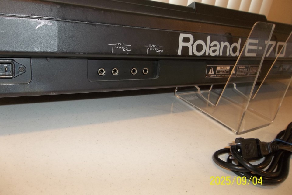 Roland E-70 230V INTELLIGENT ARRANGER SYNTHESIZER Electronic Keyboard or Piano | eBay