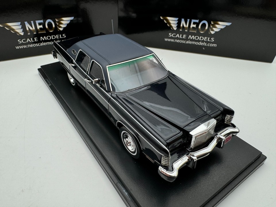 Neo 1/43 Lincoln Town Car 1982 Blue #24 | eBay