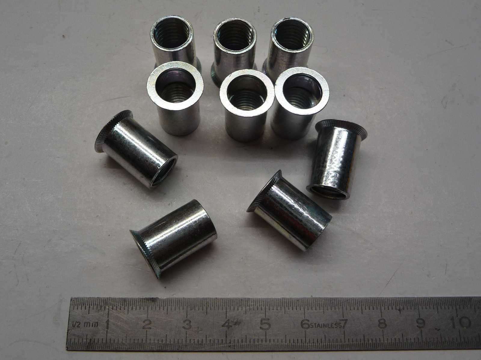 Ecrou à sertir M10 tête fraisée type ecrou rivkle aveugle insert fileté ...