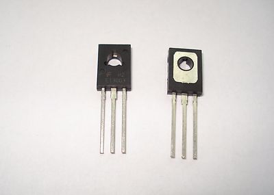 2Stück MJE13003 E13003-2 E13003 NPN Transistor 13003 3303 400V 1,5A TO ...