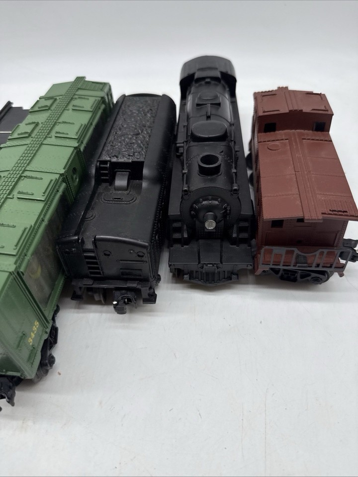 LIONEL Electric Train Set: #3435 Aquarium Car/#6175 Flatcar w/Rocket/No ...