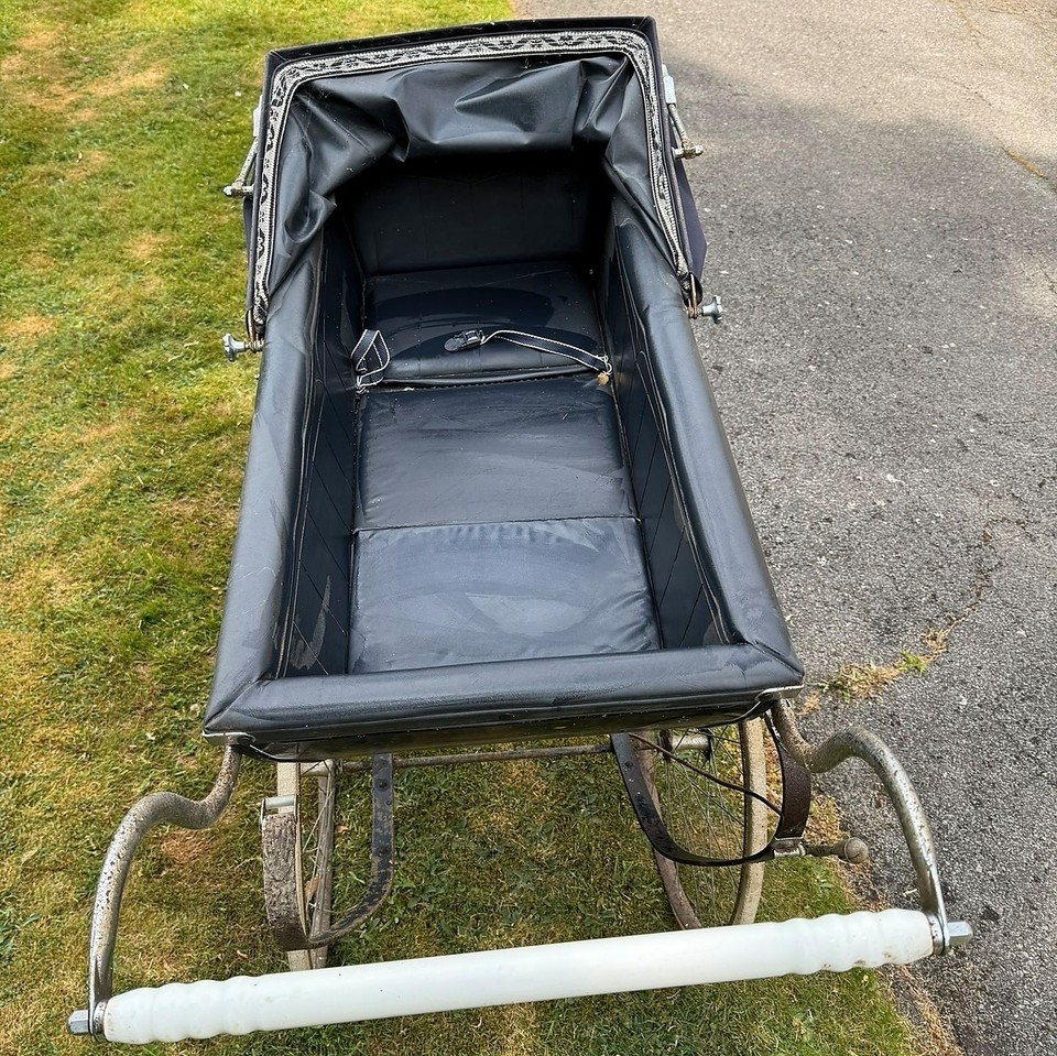 Vintage Silver Cross Balmoral CoachBuilt Pram – ss Balmoral Pram - Navy ...