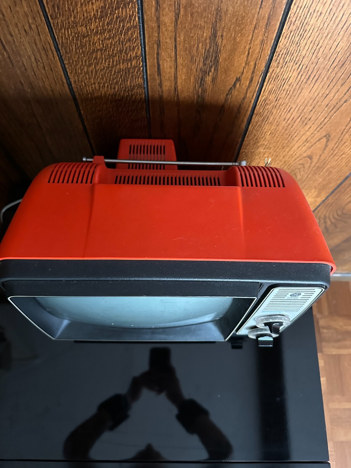 Vintage Red 1976 GE Television General Electric Solid State TV - Works ...