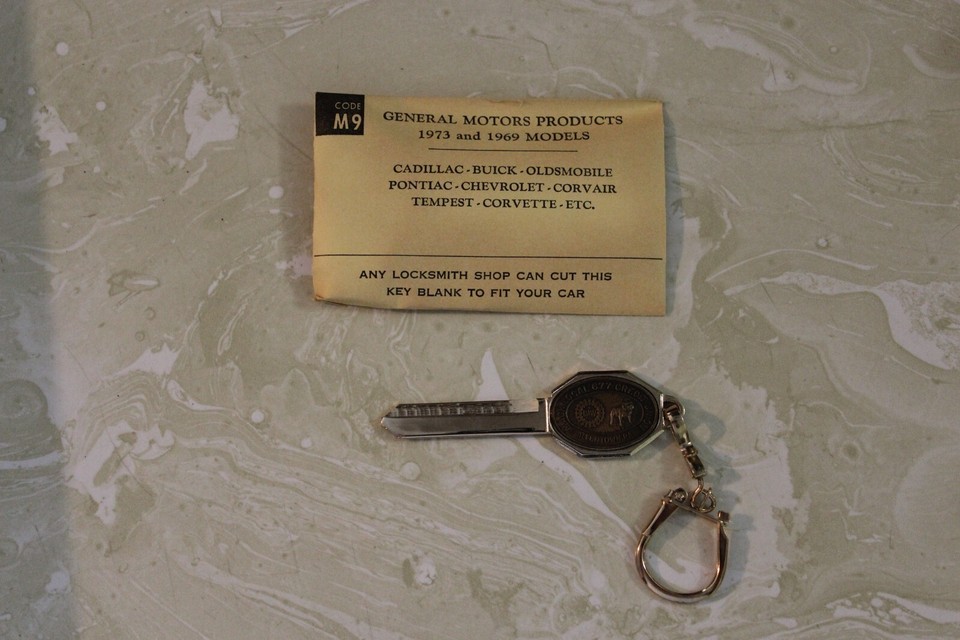 BOX OF 100 NOS MACK CREDIT UNION KEY CHAIN KEY BLANKS M9 GM 1973 AND ...