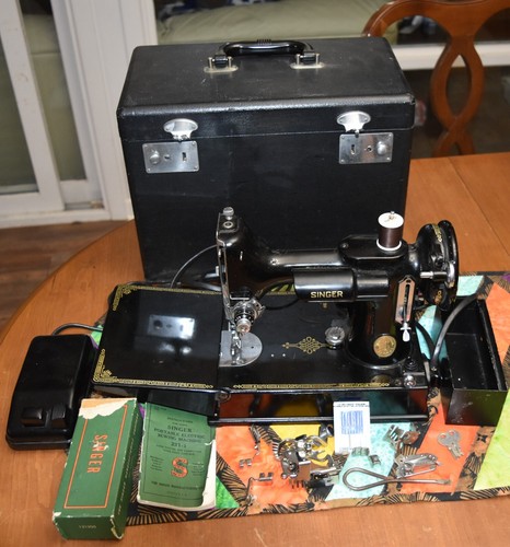 SINGER 221 FEATHERWEIGHT 1950 WITH CASE AND ATTACHMENTS | eBay
