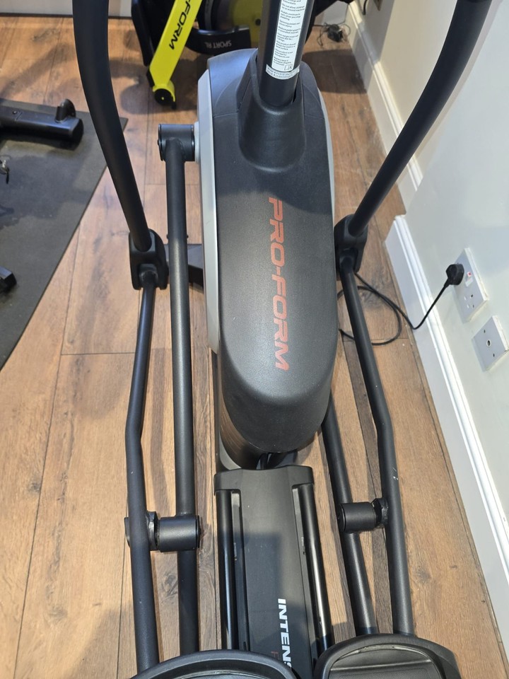 ProForm Elliptical Cross Trainer 720E Light Use Excellent cond Gymn ...