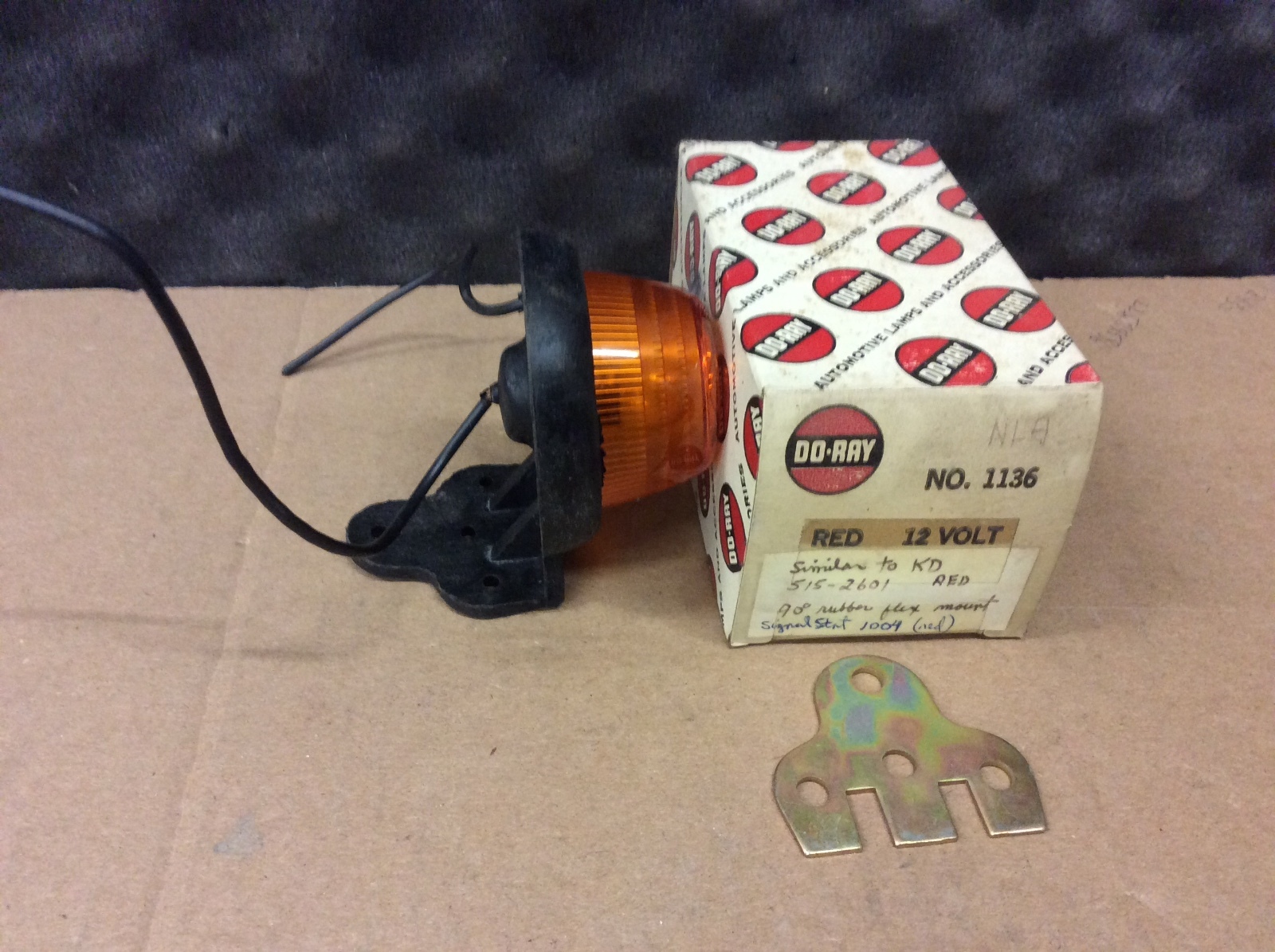 RARE NOS Amber DO-RAY Lamp 1136 Clearance Light RUBBER BASE TRUCK RAT ...