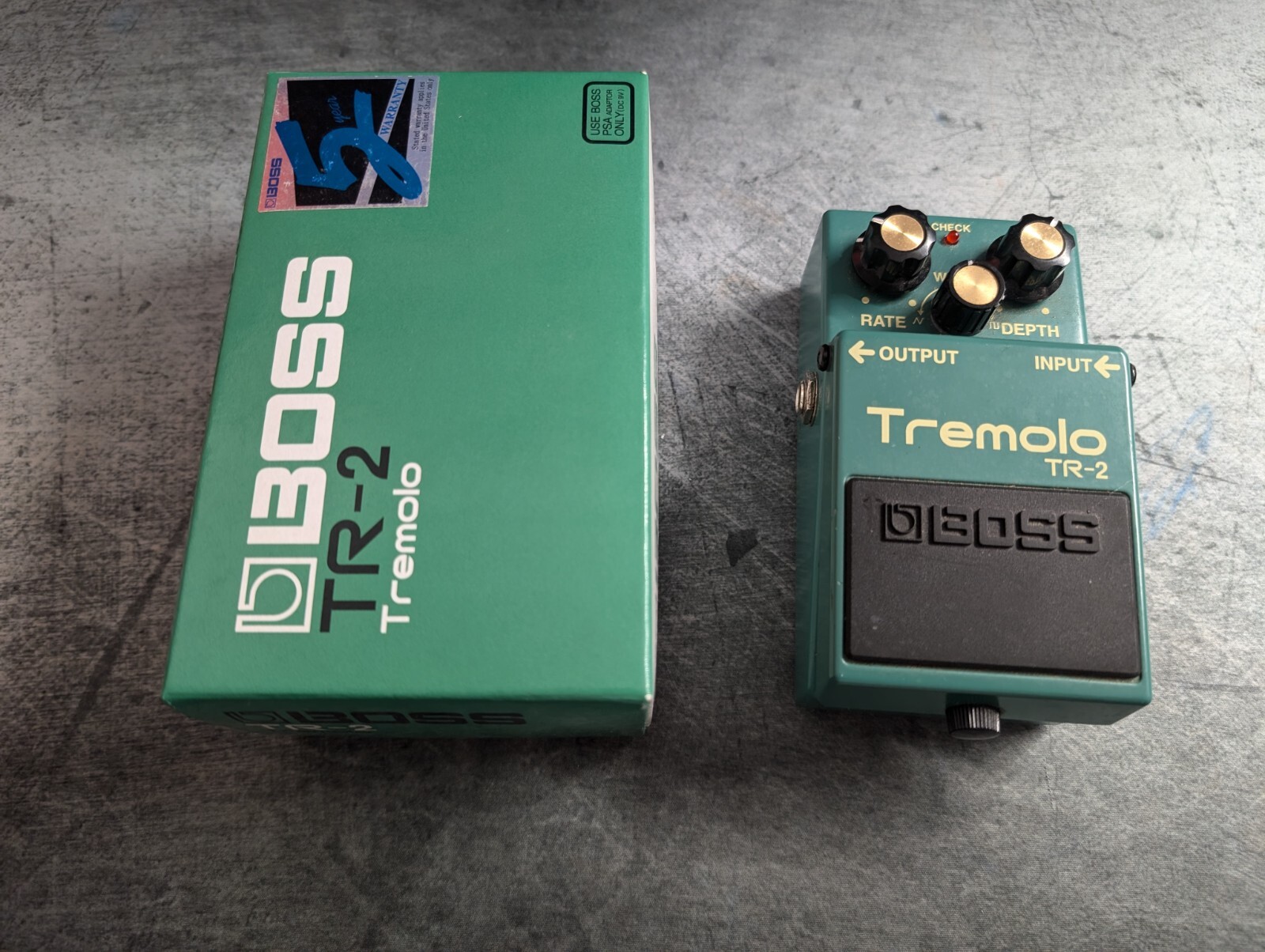 Boss Tremolo TR-2 Tremolo Guitar Effect Pedal - Silver Label ...