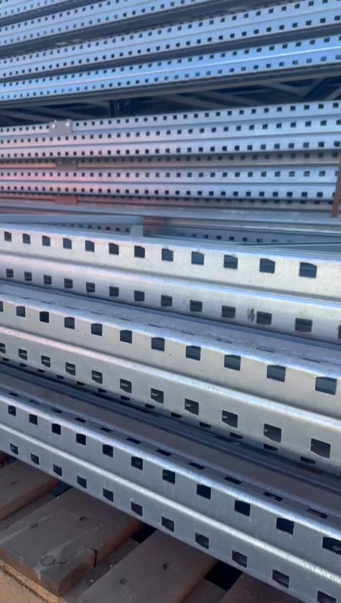 SSI Schaefer Heavy duty Warehouse Pallet Racking 90cm deep 2700mm beams ...