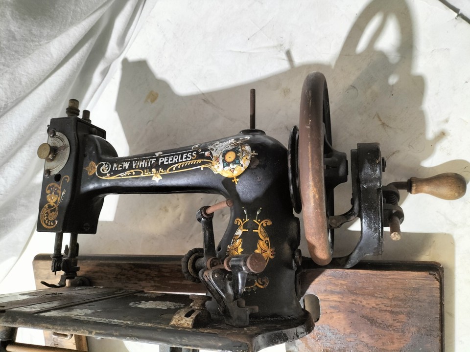 Antique c.1890 Sewing Machine Rare New White Peerless Hand Crank ...