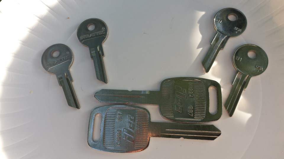 Peterbilt-Keys-Lost keys Replaced-Extra keys-Locksmith-USA-keys by code ...