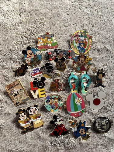 Disney Disney Pin Badges 21 Set | eBay