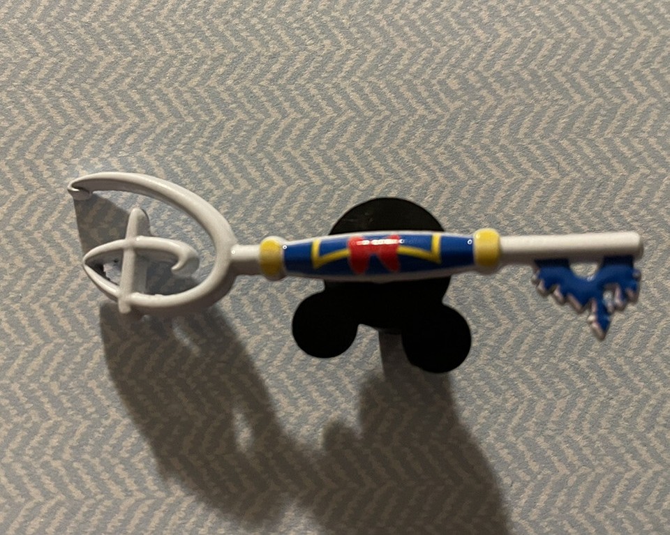 Disney Donald Duck Mystery Key Pin New with Box. | eBay
