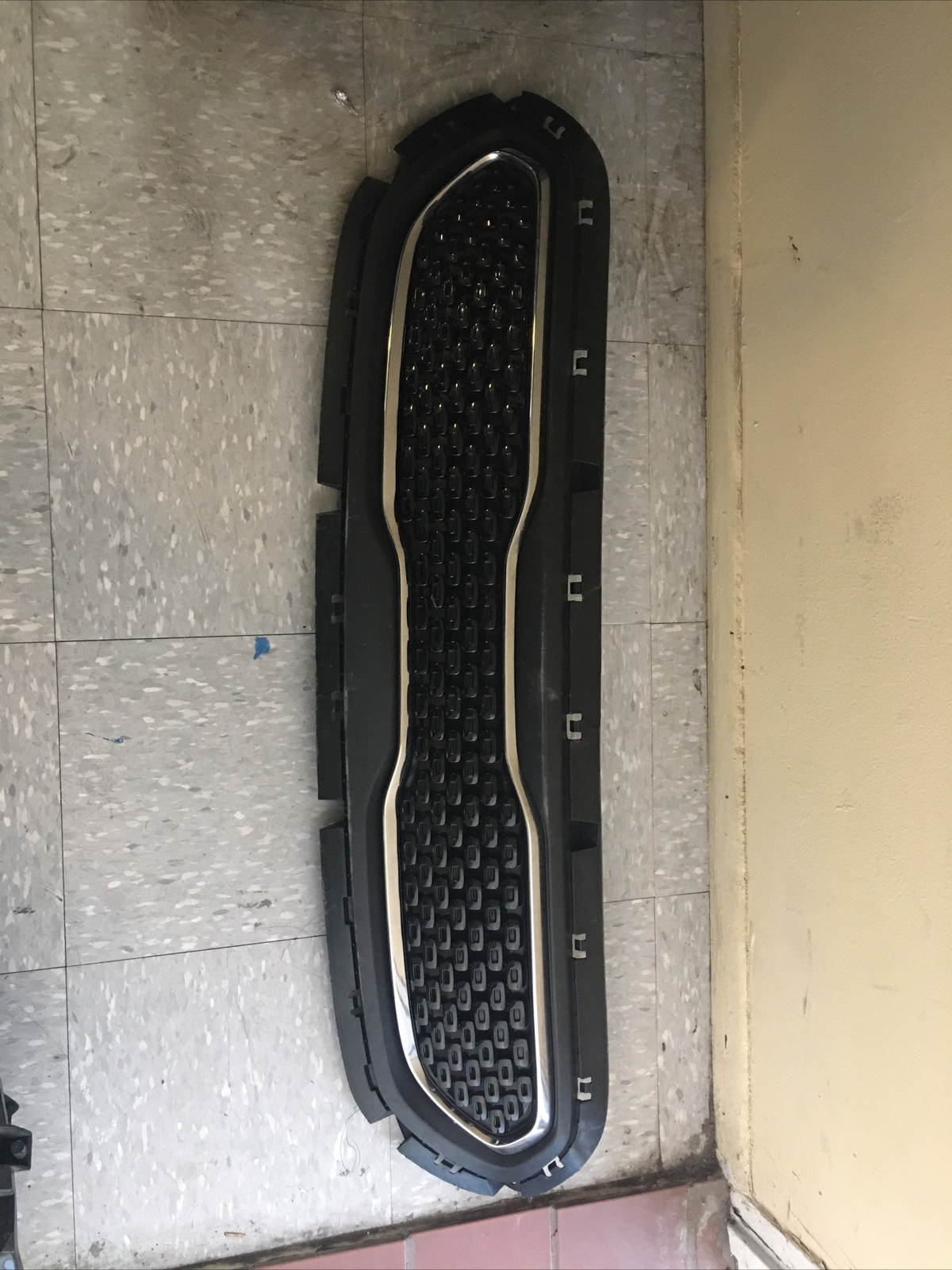 2017-2018-2019 Kia Niro Radiator Front Upper Grille Grill OEM 86350 ...