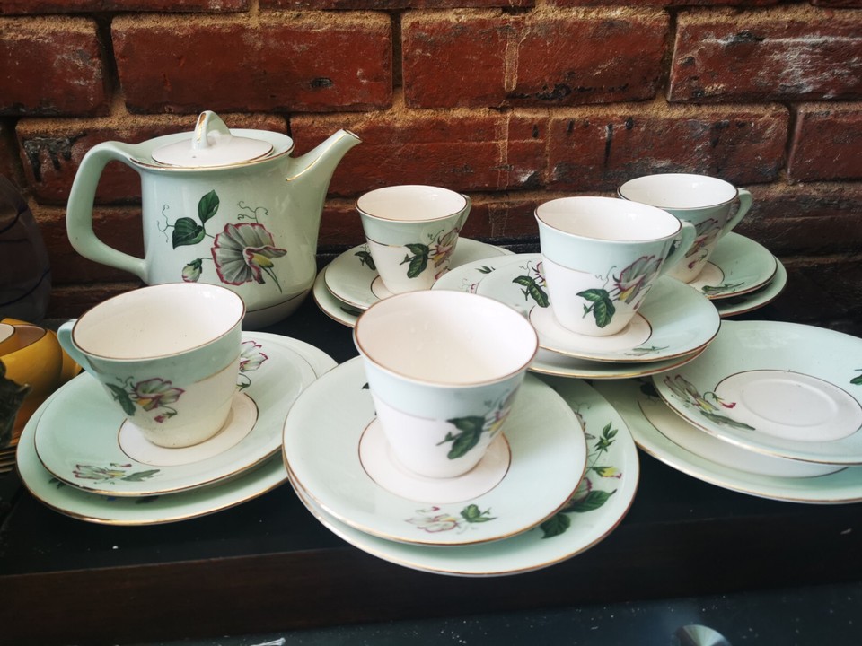 FIGGJO FLINT VINTAGE TEA SET WITH TEAPOT, RARE 19 PIECE 1940S NORWEGIAN ...