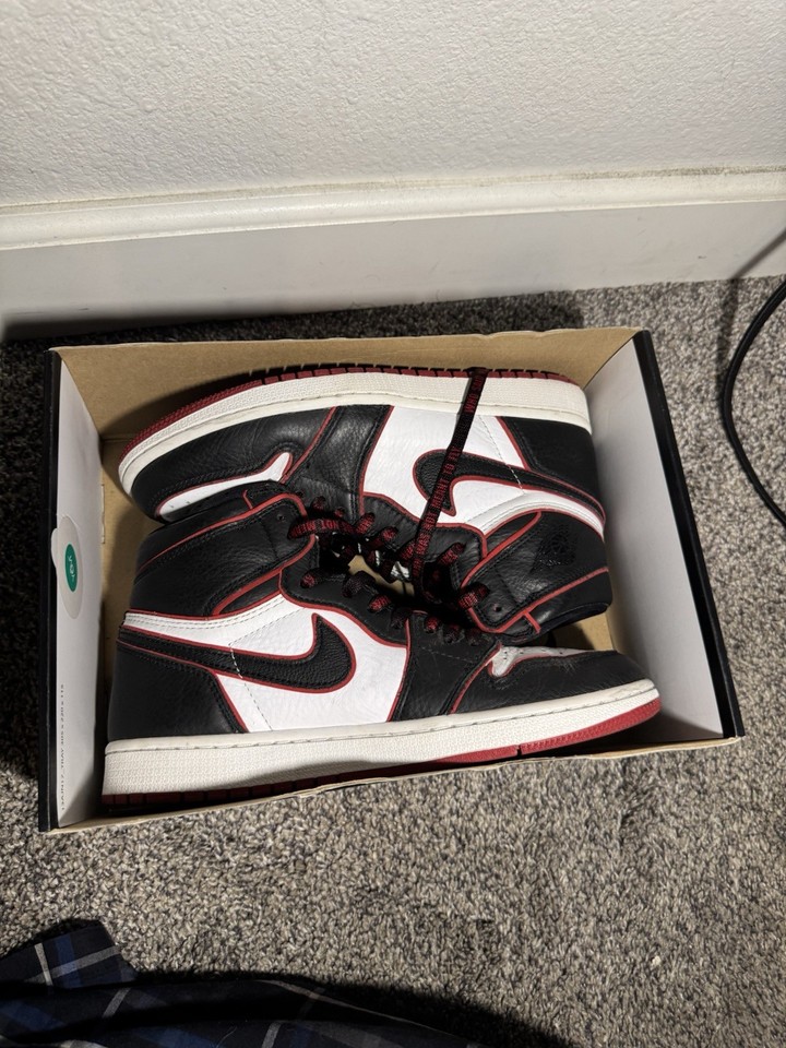 Nike Air Jordan 1 Retro High OG Bloodline Black White Red 555088-062 ...