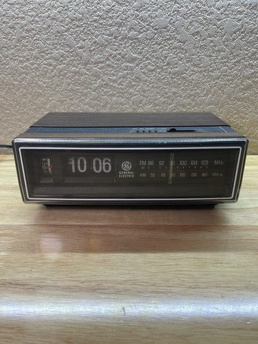 Vintage 1984 General Electric Flip Clock Radio Alarm Clock 7-4305F ...