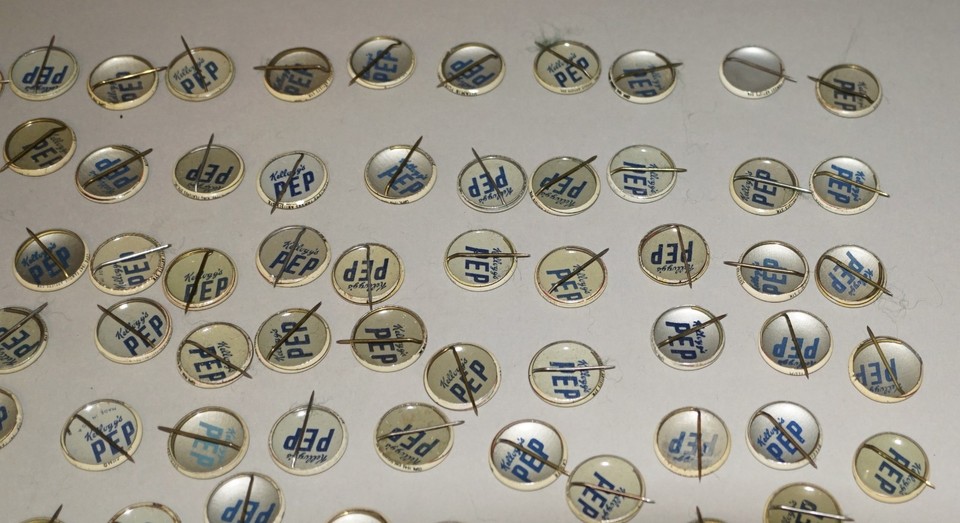 1940S KELLOGG'S PEP CEREAL PREMIUM CHARACTER PINS LOT OF 87 POPEYE ...