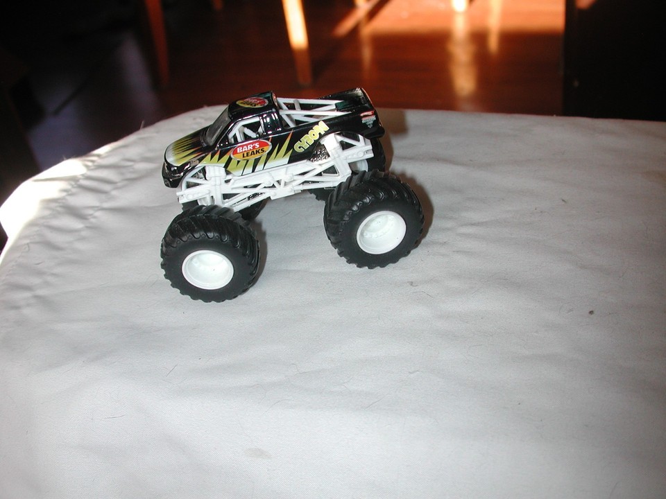 CYBORG PLASTIC BASE MONSTER JAM TRUCKS HOT WHEELS | eBay