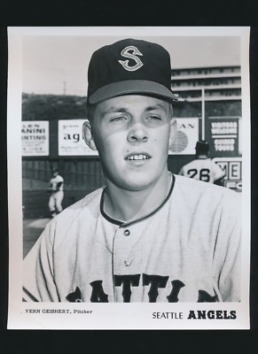 1967 Seattle Popcorn (PCL) 8x10 Premiums -VERN GEISHERT (Seattle Angels ...