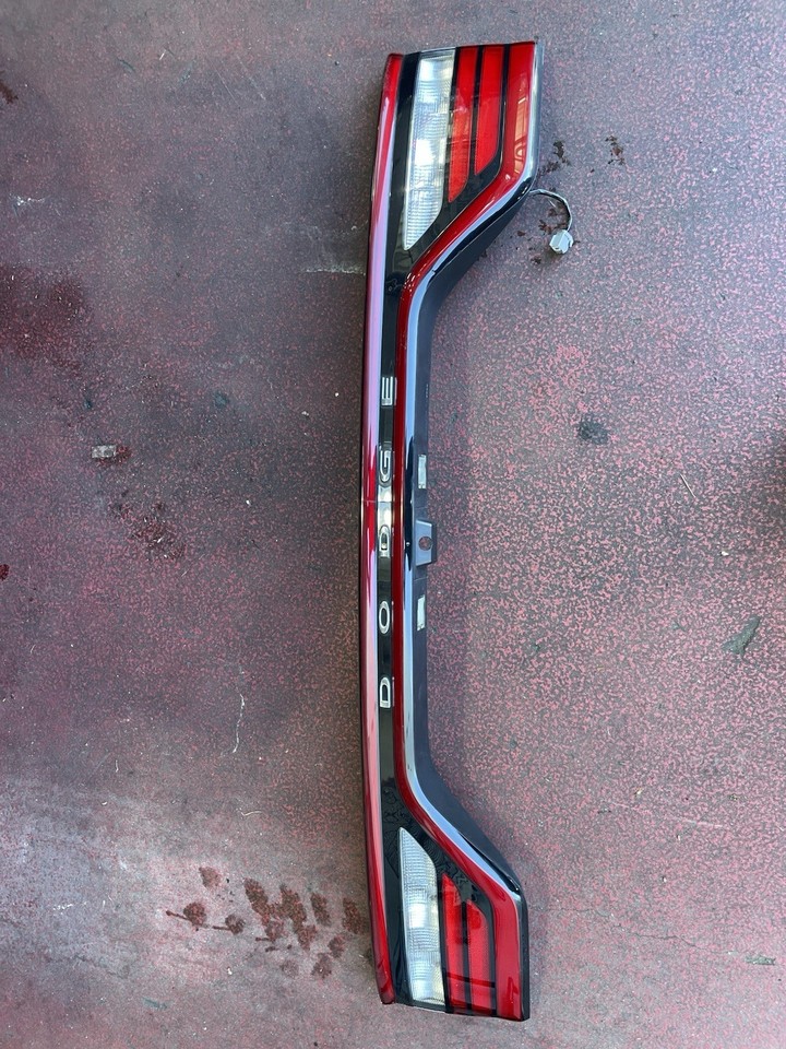 2014-2024 DODGE DURANGO REAR TAILGATE LIFTGATE TAILLIGHT LIGHT LAMP OEM ...