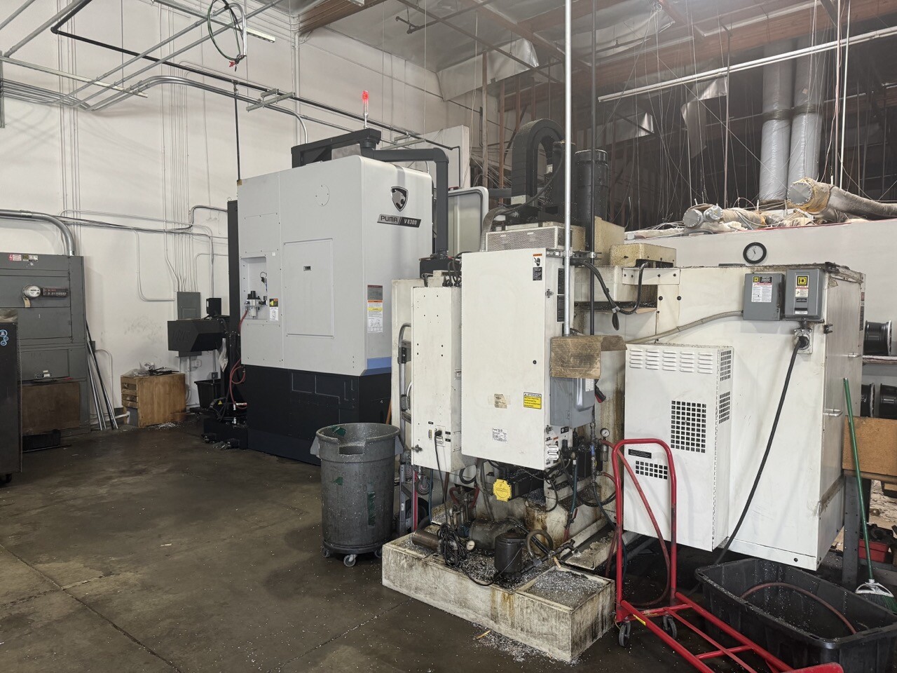 Doosan Puma V8300L VTL, 2023 - 24" Chuck, Chip Conveyor, Video ...