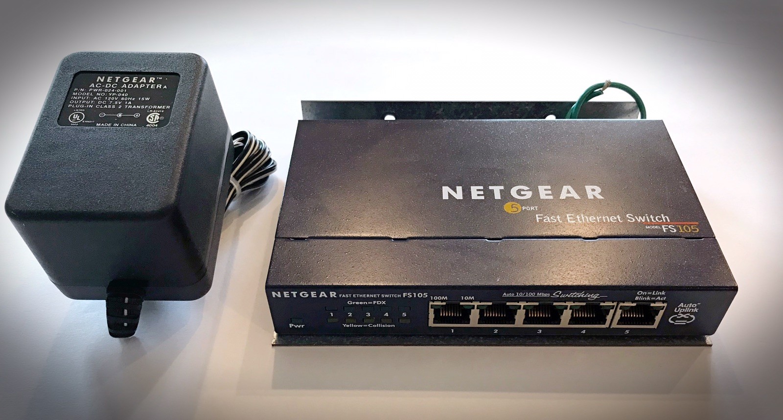 Netgear FS105 5 Port 10/100 Mbps Fast Ethernet Switch - PS and Bracket ...