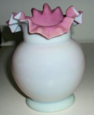 LOVELY STOURBRIDGE VICTORIAN WHITE PINK GLASS VASE ROSE BOWL POT 12cm ...