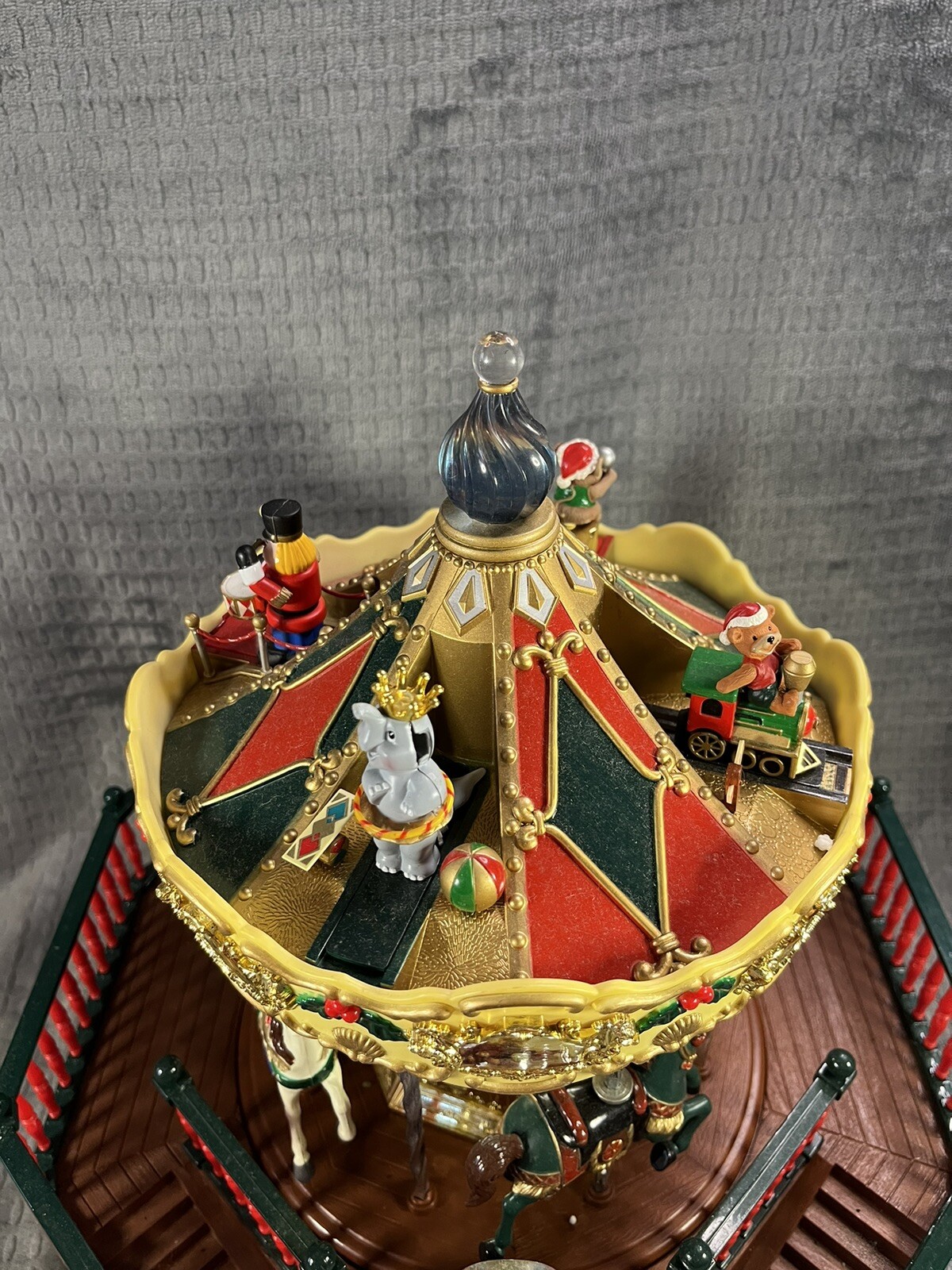 Vintage 1998 Maisto Santa's Carousel Park Christmas Animated Lighted ...