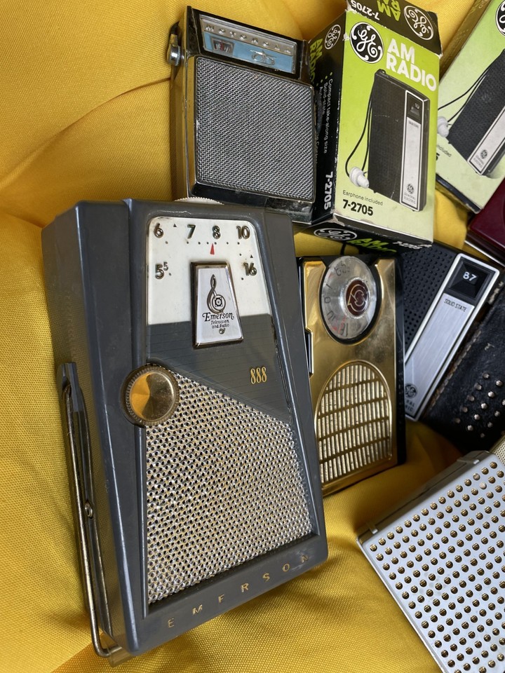 Lot of 14 Vintage Portable Transistor Radios | eBay
