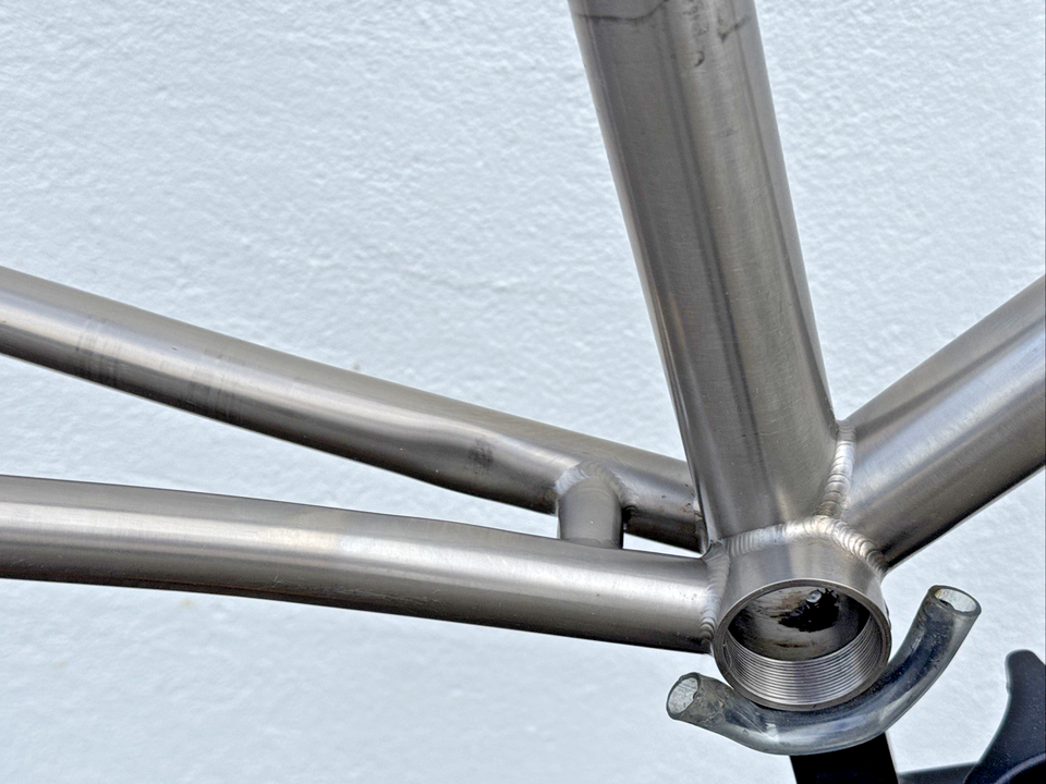 MERLIN Extralight Handmade USA Titanium 55 x 55.5cm Top Tube Frame ...