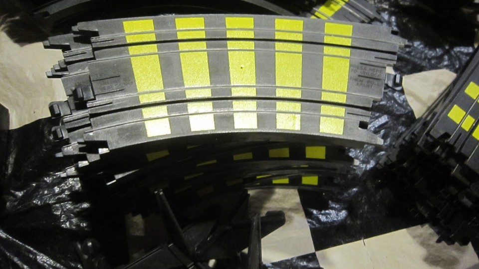 80 Piece Lot Of Tyco Slot Car Track,Straight,Curve,Banked,Cliff Hanger ...