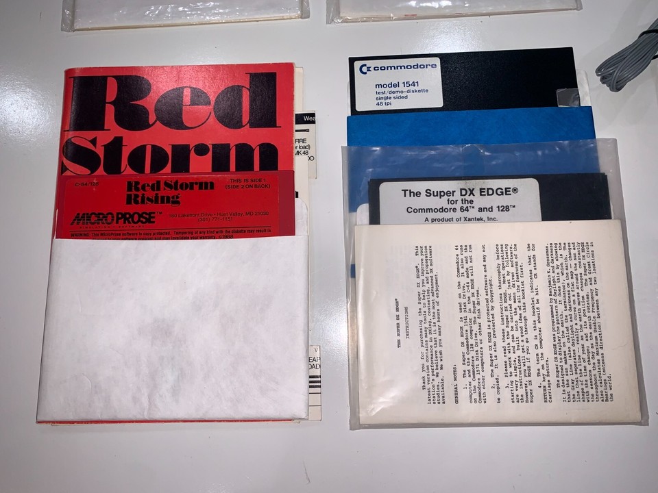 Lot of Commodore 64 Games & Applications on Floppy Disks/Carts w Super ...