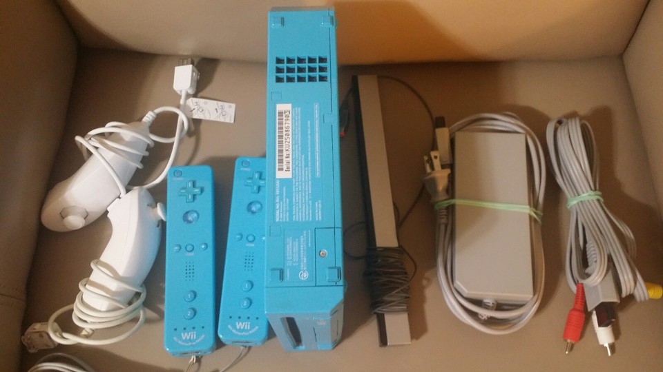 Nintendo Wii Blue Console Bundle RVL-101 Controllers Cables Sensor Bar ...