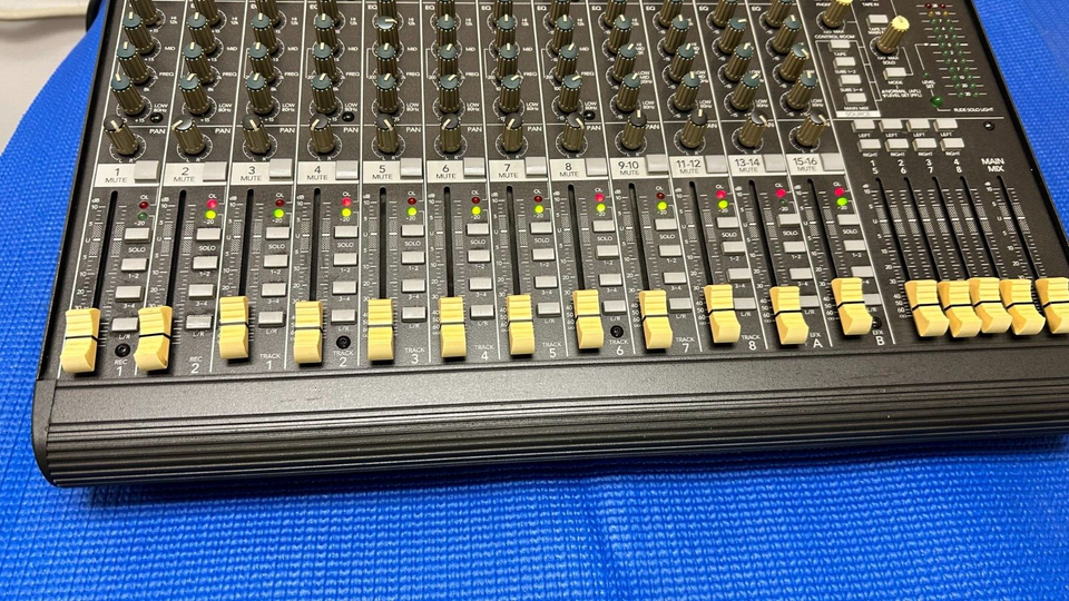 MACKIE 1642-VLZPRO 16 CHANNEL MICLINE MIXER | eBay