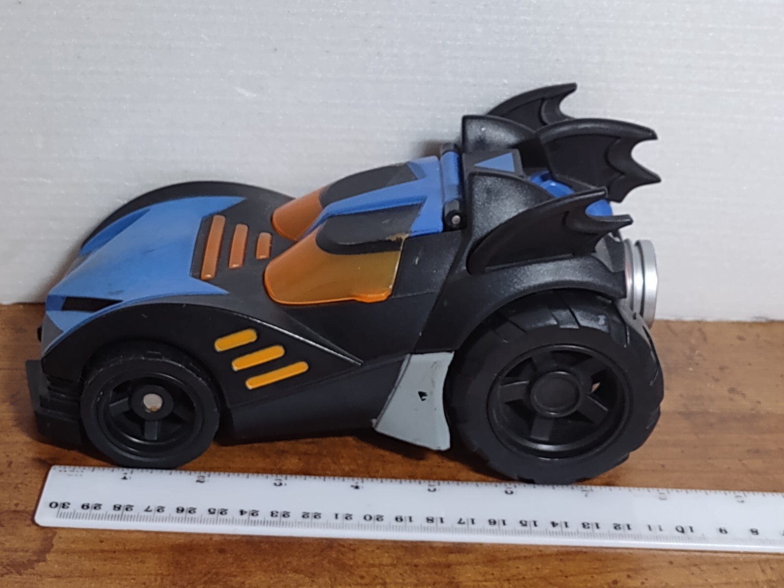 Mattel DC Comics Batman Turn Key & Go Toy Car Batmobile 2009 Very Good ...
