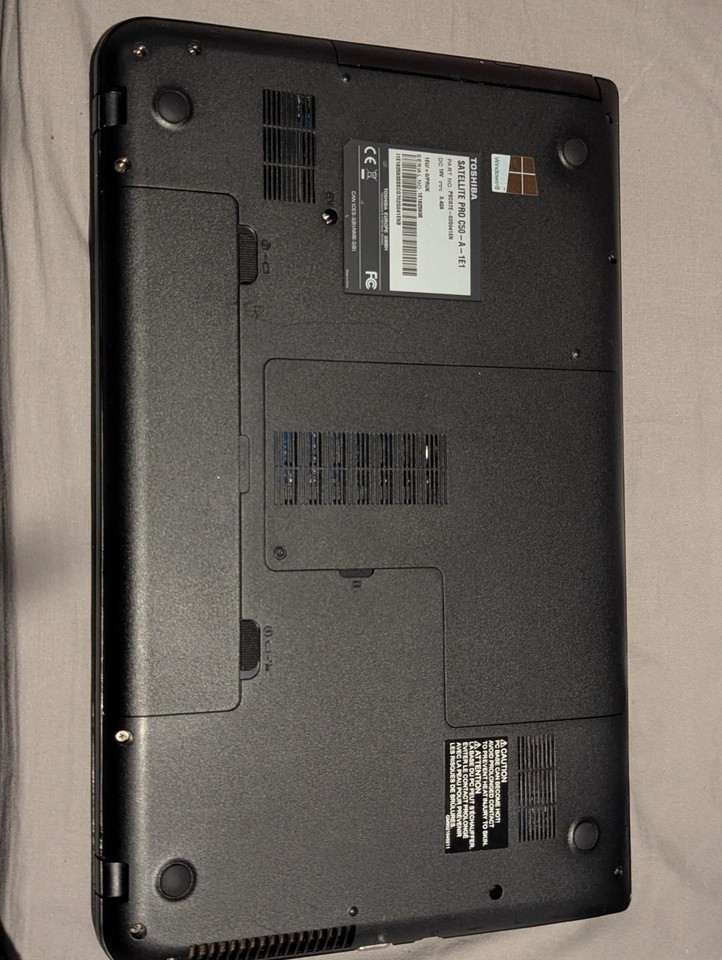 tosiba satelite pro c50 a 1e1 laptop windows 10 700gb hard drive 8gb ...