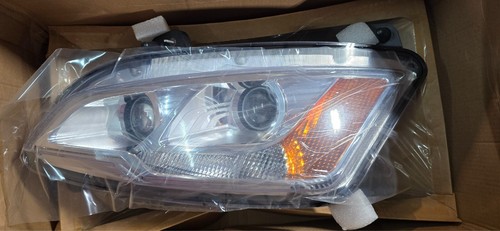 PACCAR New OEM Peterbilt 579 LH Driver Headlight Headlamp P54-6196-100 ...